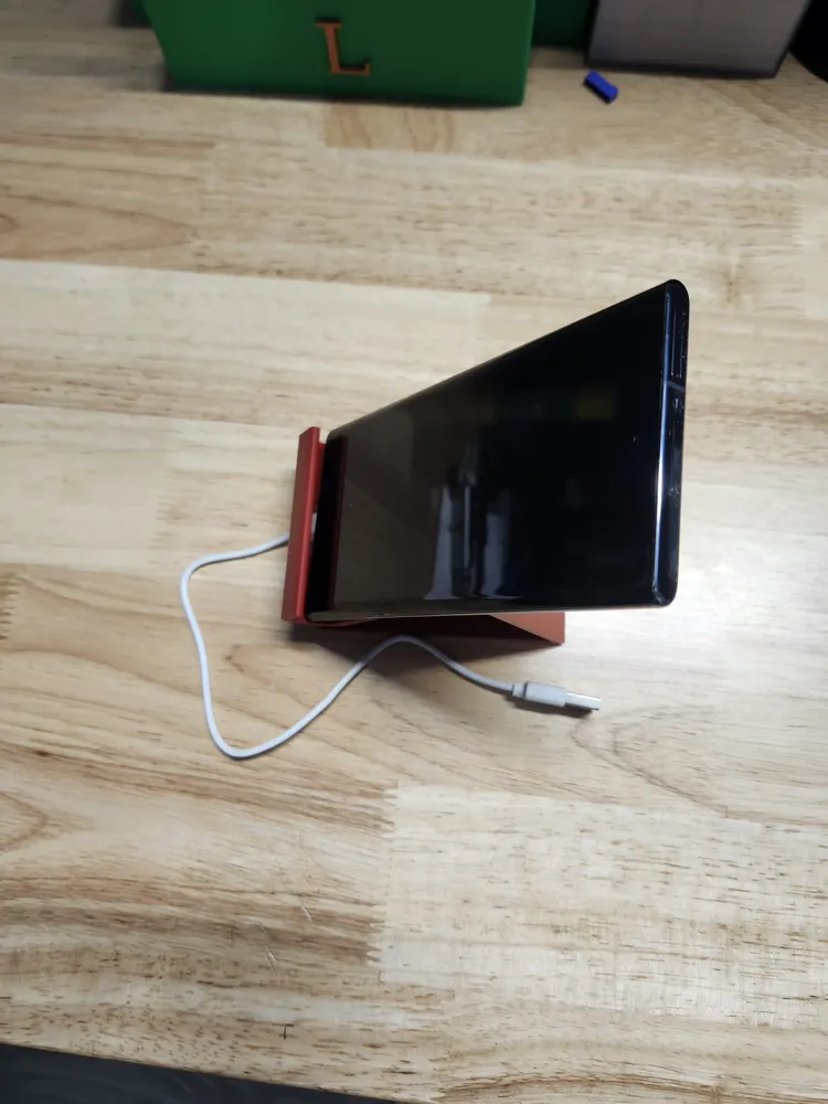 Heart Design Celly Stand - Free 3D Print Model - MakerWorld