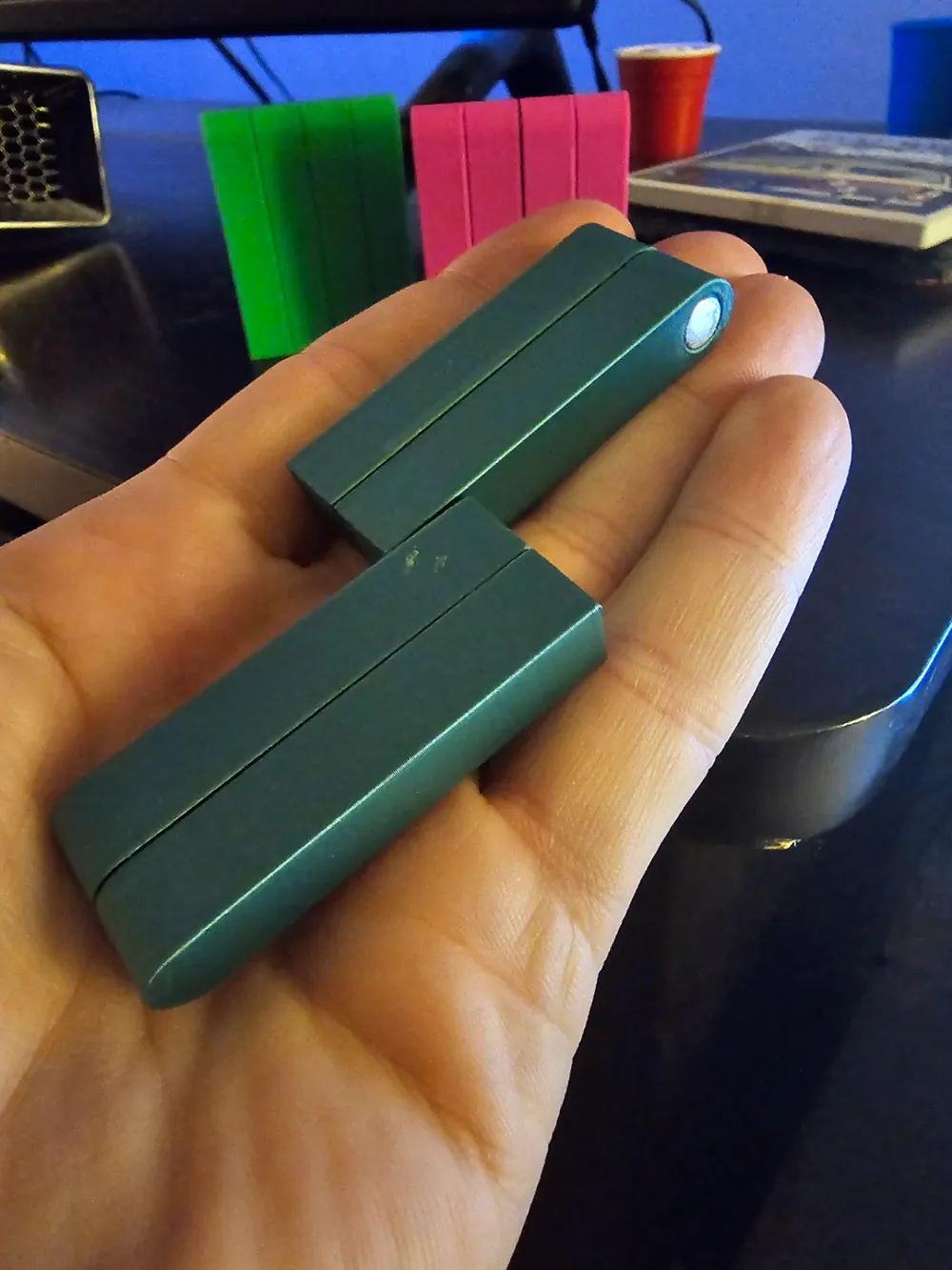 Triple Hinge Magnet Fidget by Ryschweitzer - MakerWorld