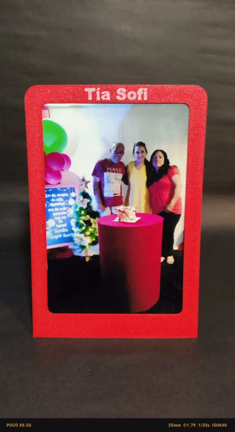 Customizable 10x15 Picture Frame by MM - MakerWorld