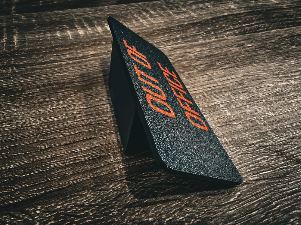 Out of office monitor / desk sign by CoNcLuZiOn - MakerWorld