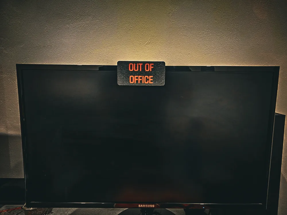 Out of office monitor / desk sign by CoNcLuZiOn - MakerWorld