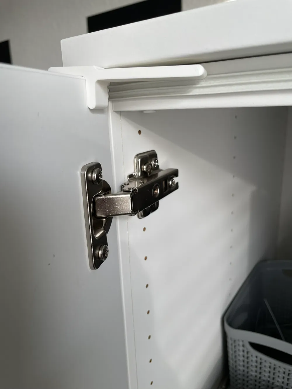 Simple cabinet door holder (spacer) by Pyrodos - MakerWorld