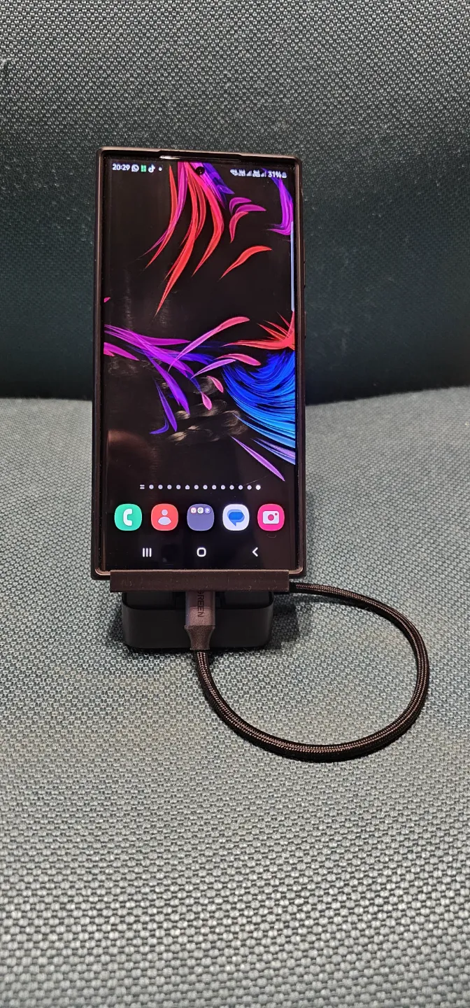 UGREEN 4-in-1 USB-C Hub Phone Holder by vanhoofjohan - MakerWorld