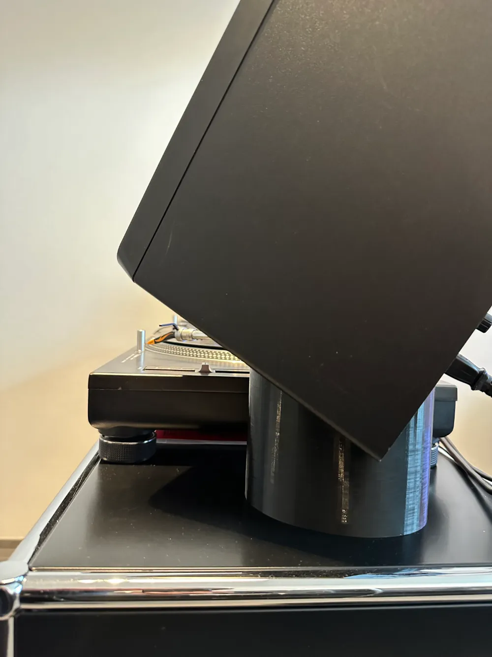 Simple monitor speaker angled stand by flowr1an - MakerWorld