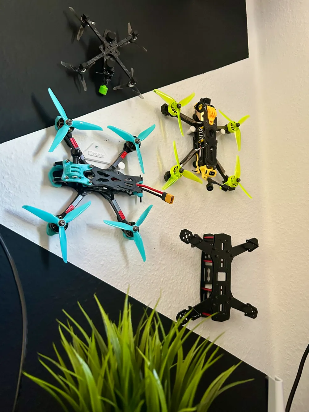 FPV Drone Wall Mount by Drones España - MakerWorld