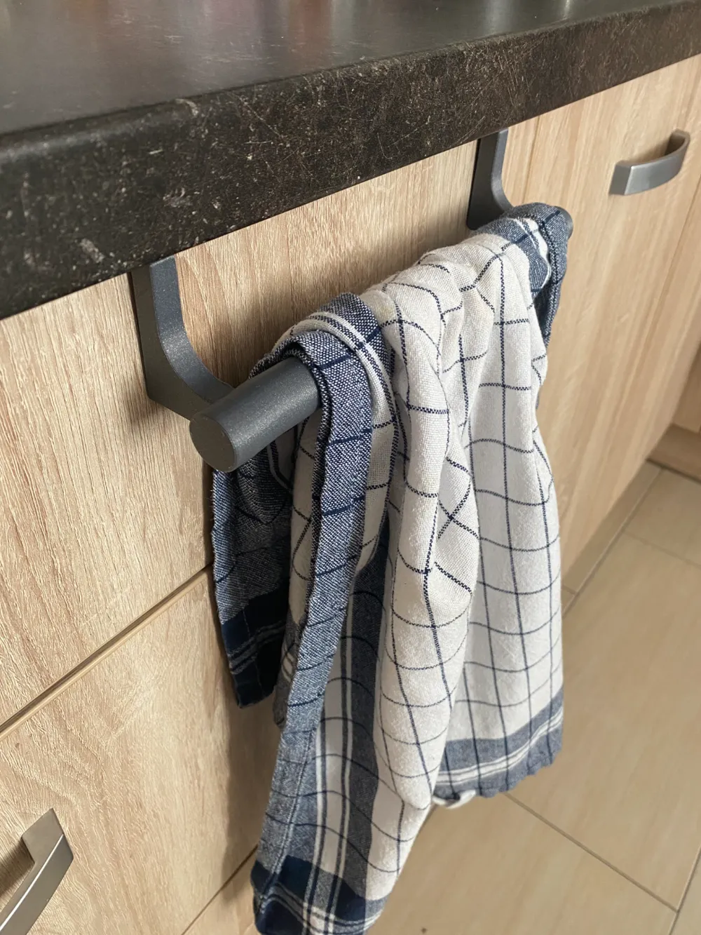 Towel bar - Wall-mounted towel holder by Lazyyk - MakerWorld
