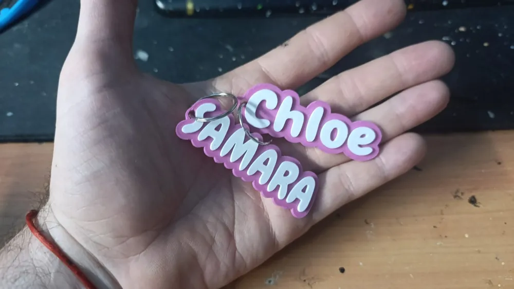 two-color keychain with Chloe's name by Mis ratos libres 3d MakerWorld ...
