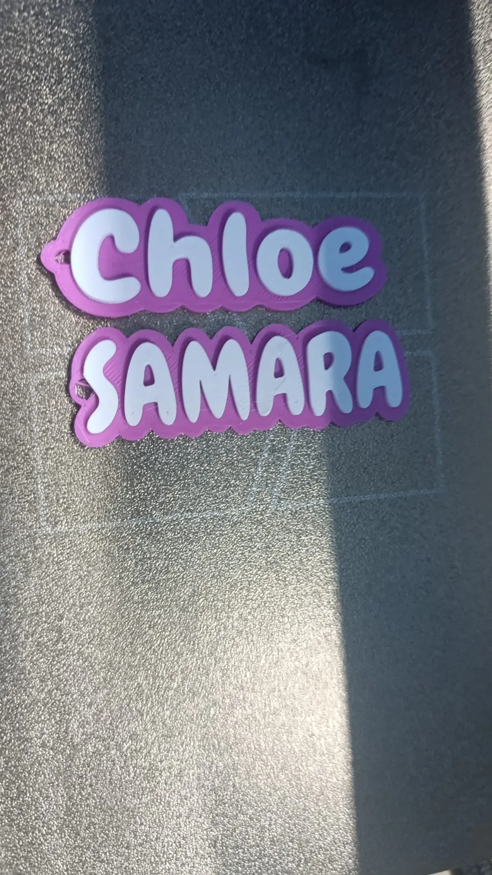 two-color keychain with Chloe's name by Mis ratos libres 3d MakerWorld ...