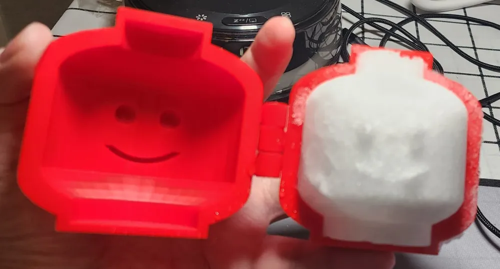 Snowball - Brick minifigure head by Stanley Kwok - MakerWorld