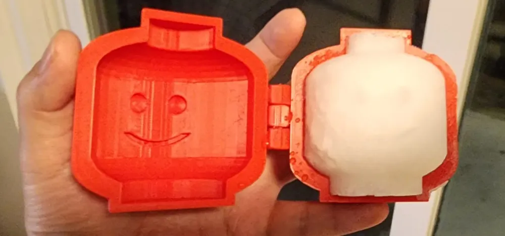 Snowball - Brick minifigure head by Stanley Kwok - MakerWorld