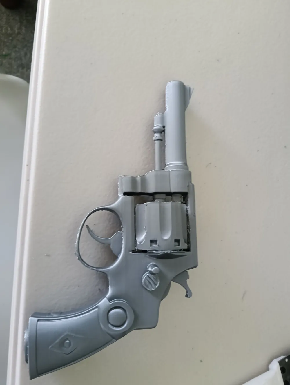 インディ・ジョーンズ スミス＆ウェッソン HE2 リボルバー 作成者： GuerillaC137 MakerWorld：無料3Dモデルをダウンロード