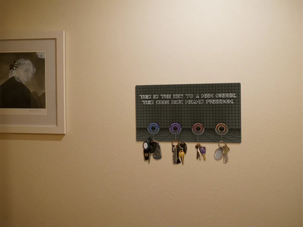 Tron Identity Disc Keyrings with wallmounted Hook by ElleA - MakerWorld