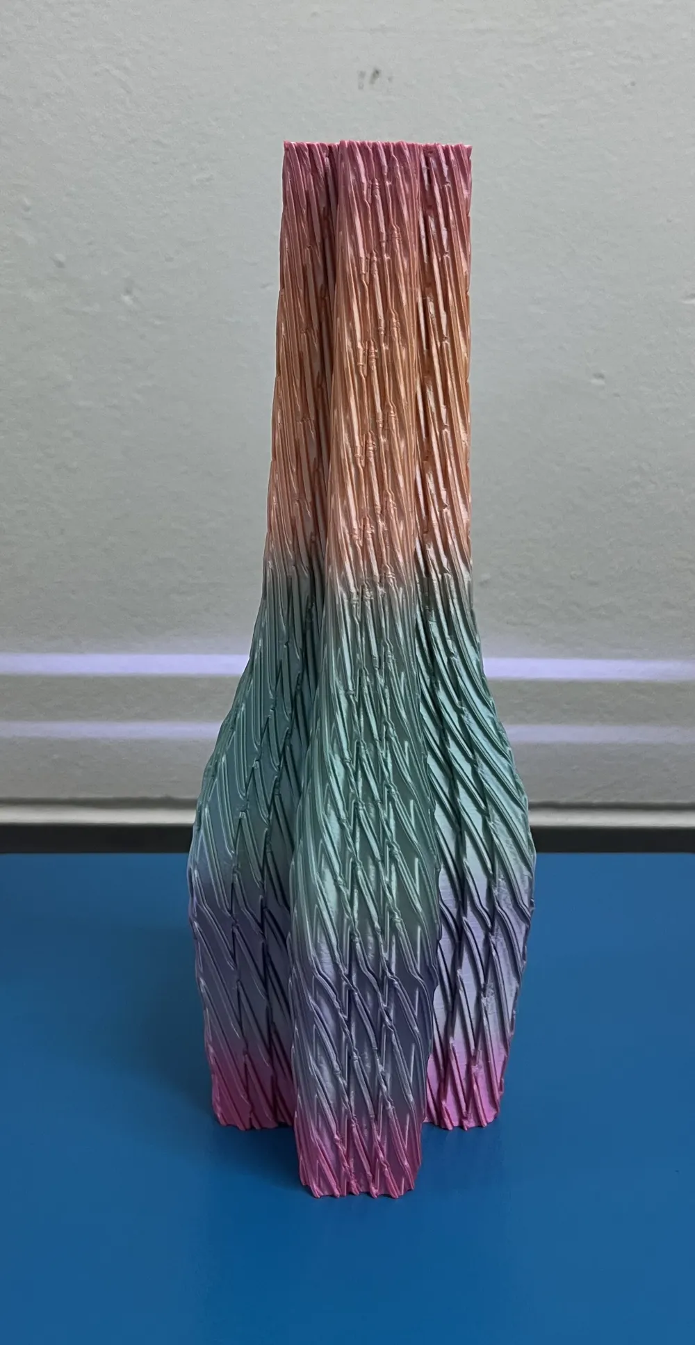 Elegant and Beautiful Twisted Bud Vase - rose bud by Siam3D MakerWorld ...