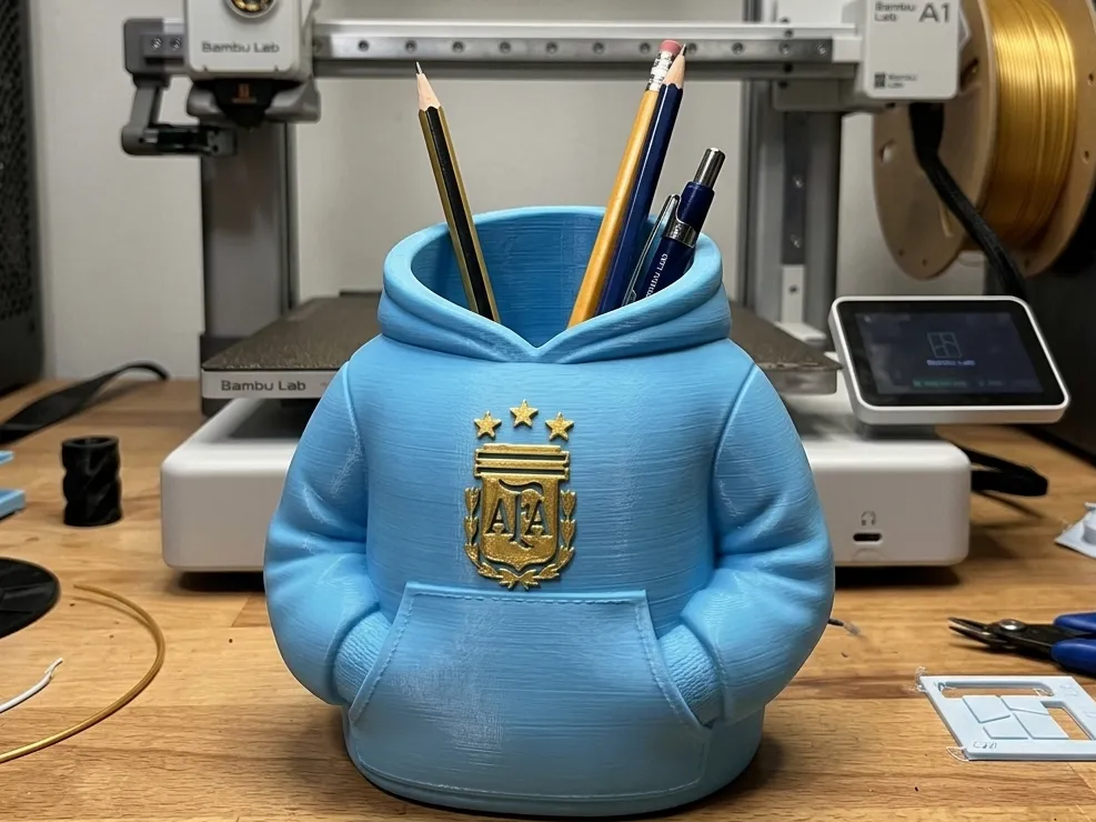 ARGENTINA FOOTBALL LOGO PEN HOLDER - Free 3D Print Model - MakerWorld