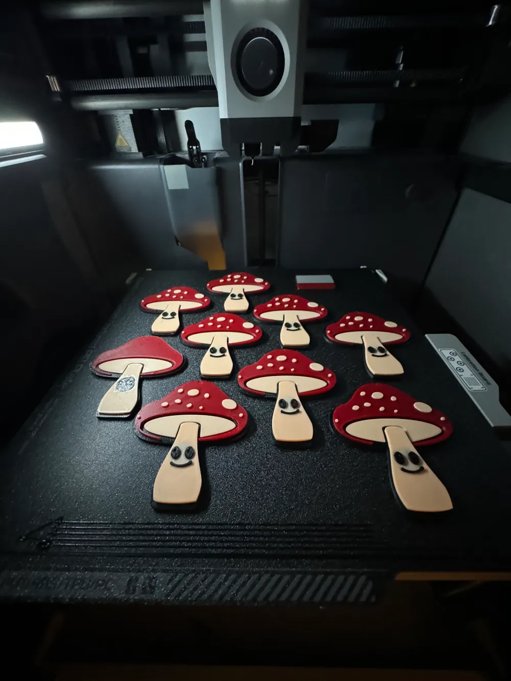 Happy Shroom Ornament by StuffIPrinted - MakerWorld