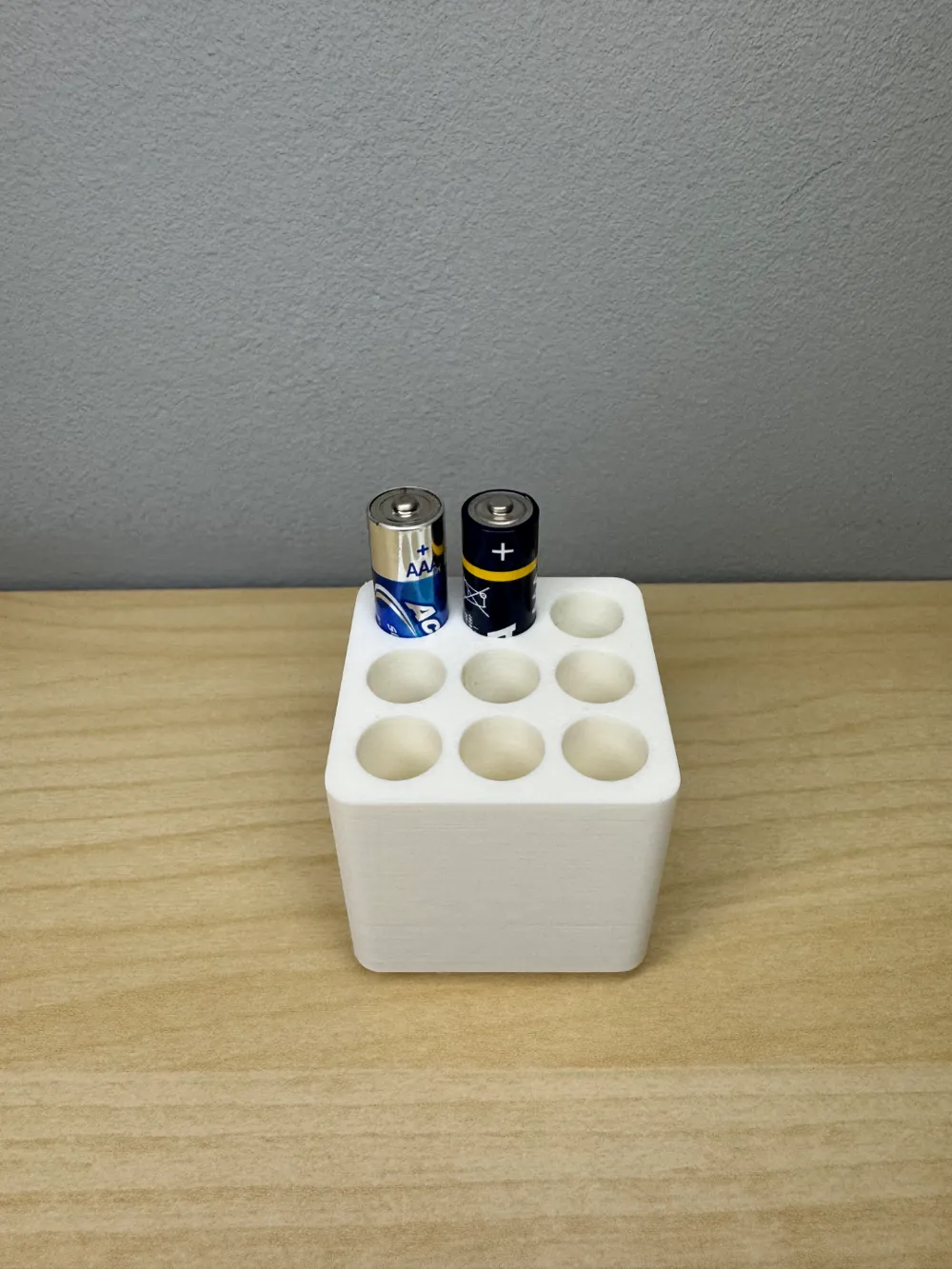 Gridfinity Battery Holder (AA/AAA/9V) by Lukas - MakerWorld