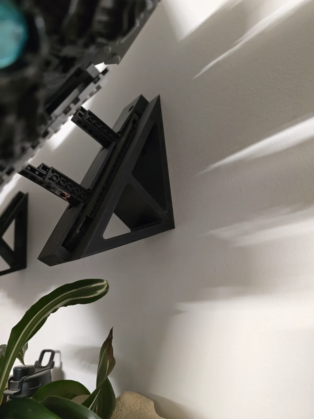 UCS Venator Wall Mount - Free 3D Print Model - MakerWorld