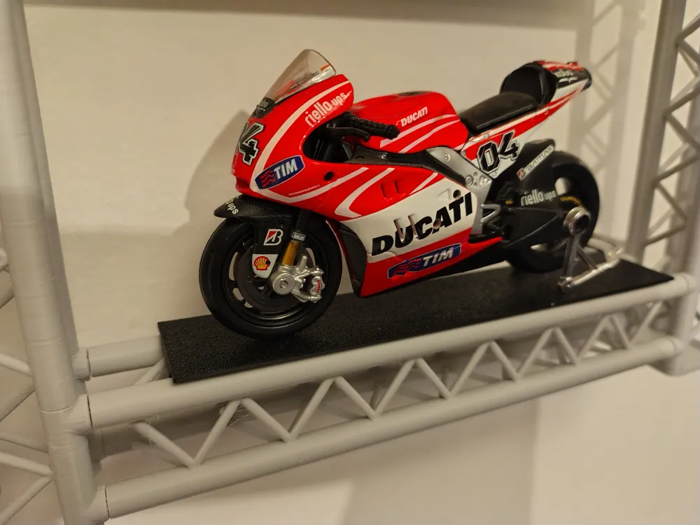 American truss style model display - Free 3D Print Model - MakerWorld