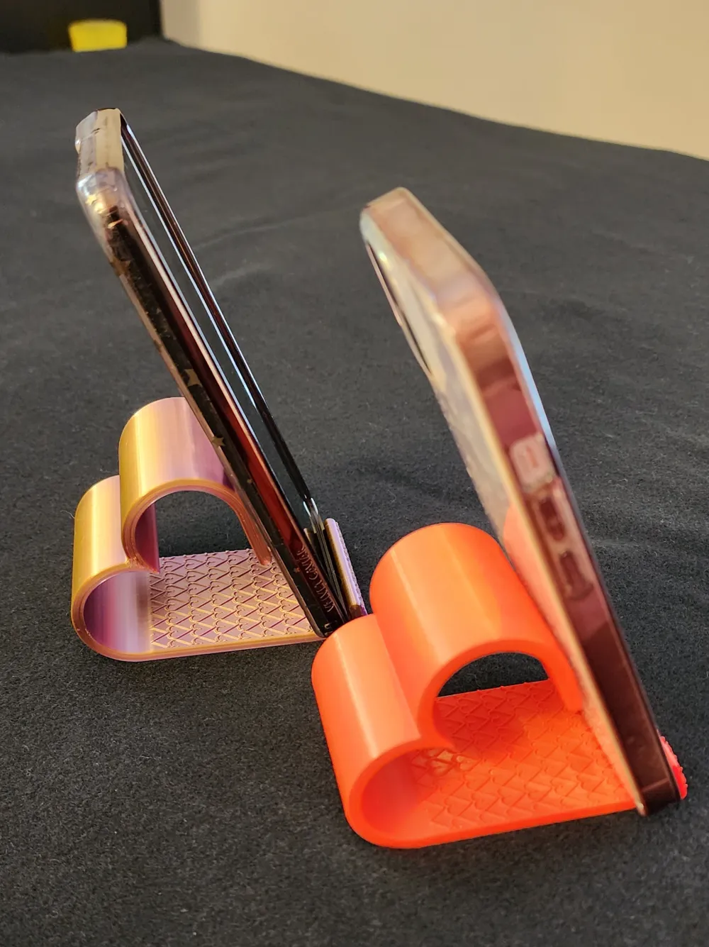 Embossed Heart Phone Holder by BigWurm - MakerWorld