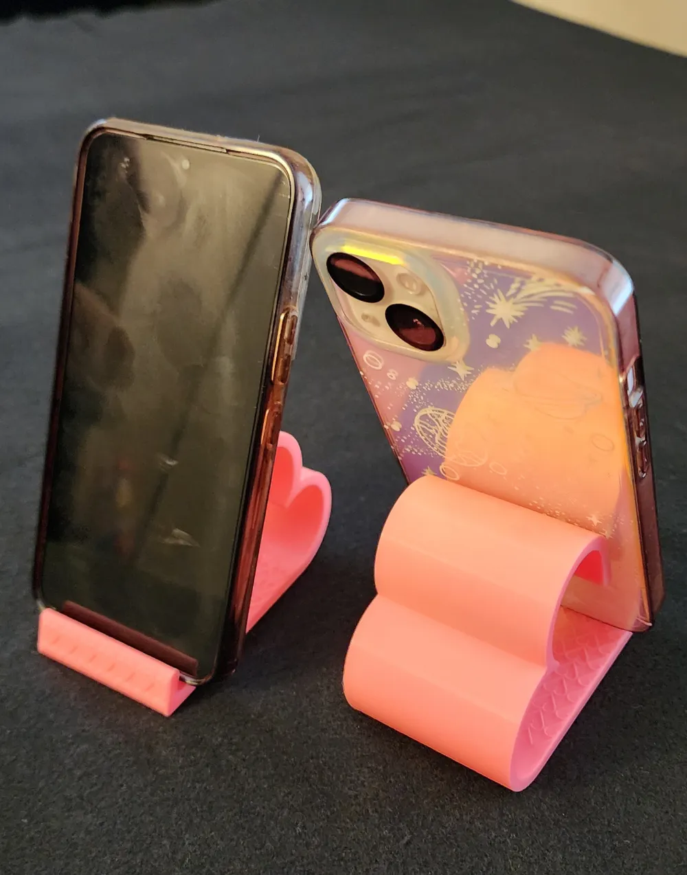 Embossed Heart Phone Holder by BigWurm - MakerWorld