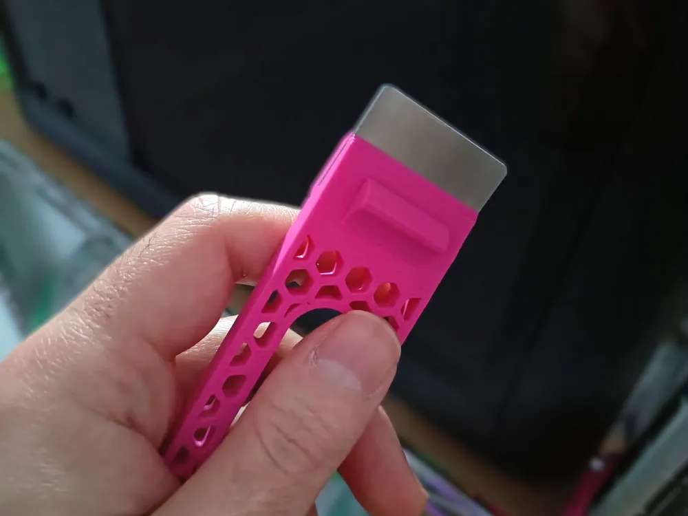 Bambu Scraper Grip for Door Handle V3 by Mazzi MakerWorld: Download ...