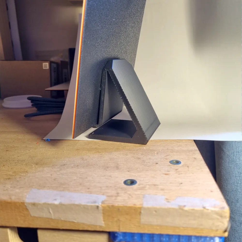 Hueforge Portrait Stand V2 por Big Simi - MakerWorld