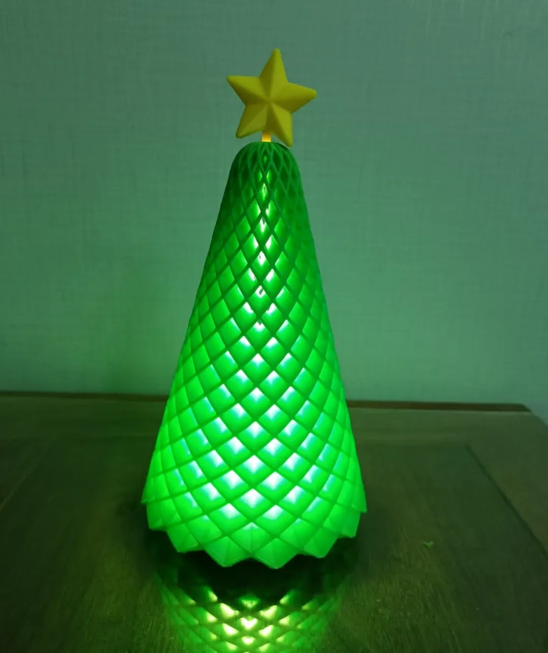 圣诞树LED夜灯Christmas Tree LED Night Light by Myingyan - MakerWorld