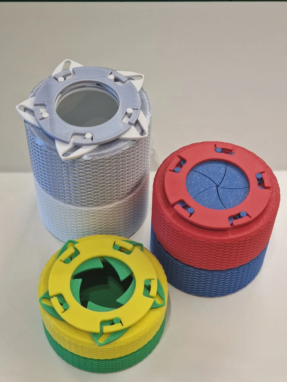 Iris Lid Mechanical Pen Jar Organizer - Free 3D Print Model - MakerWorld