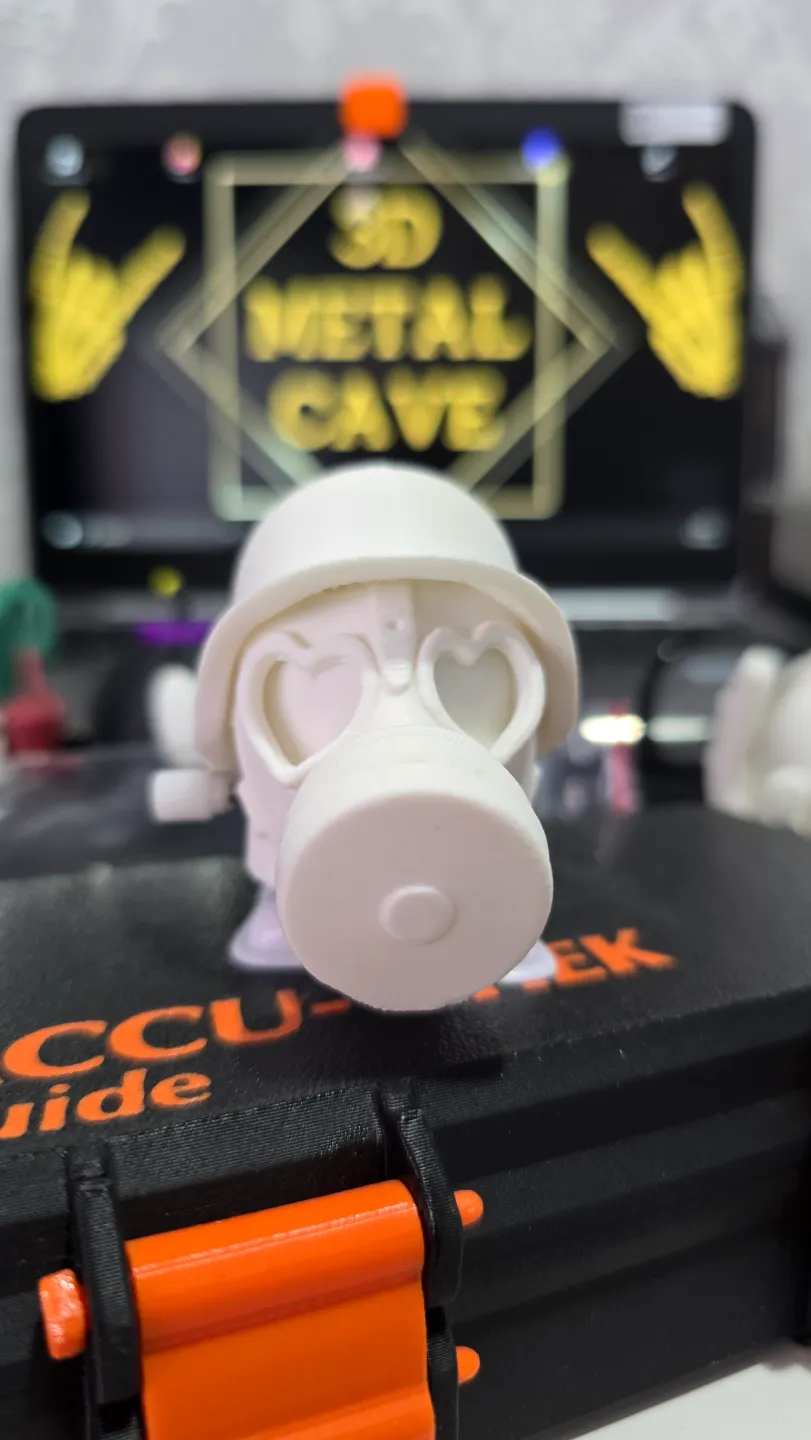 Herz Augen German Helm Stahlhelm Wind-Up Walking Remixt von 3DMetalCave ...