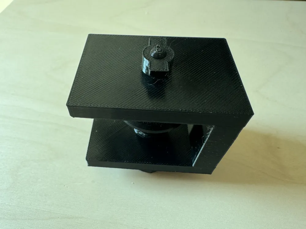 Serre-joint de bureau pour volant de course Hori RWA - Modèle d ...