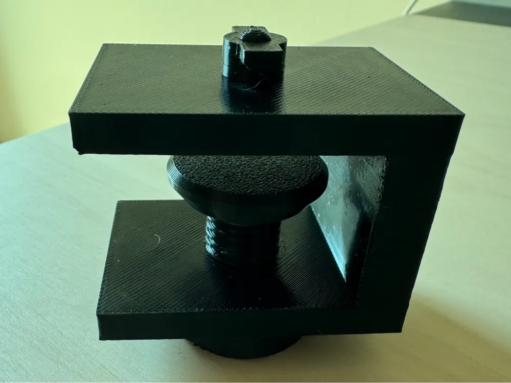 Serre-joint de bureau pour volant de course Hori RWA - Modèle d ...