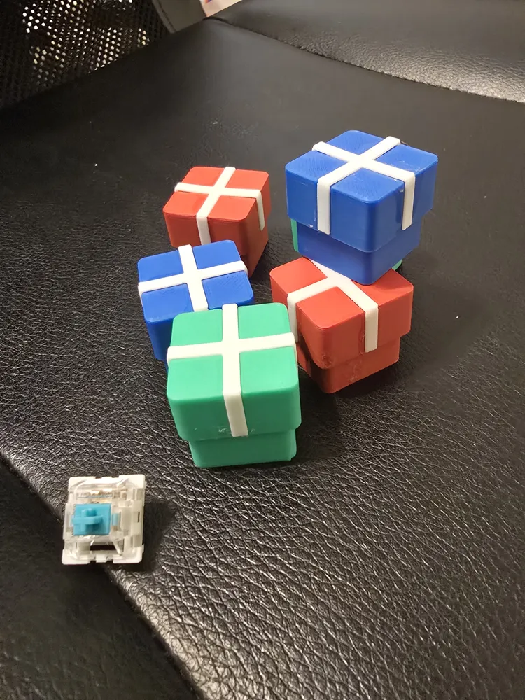 Clicker Present Box -- NO AMS NEEDED! - Free 3D Print Model - MakerWorld