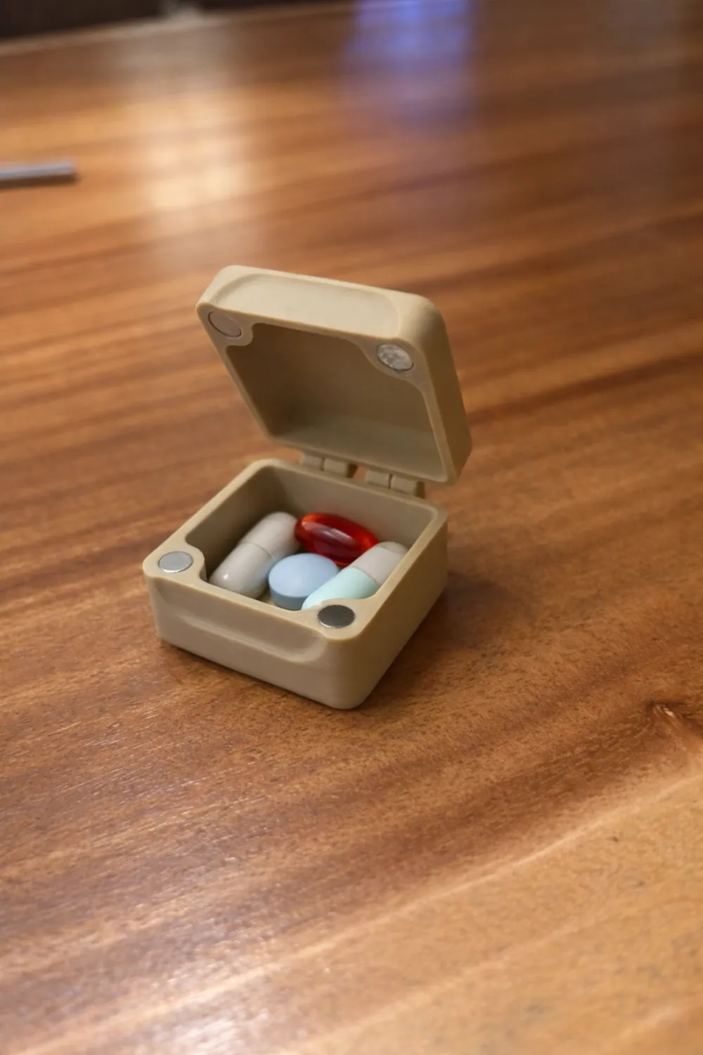 Pill Box – Magnetic Easy-Open Compact Pill Case - Free 3D Print Model ...