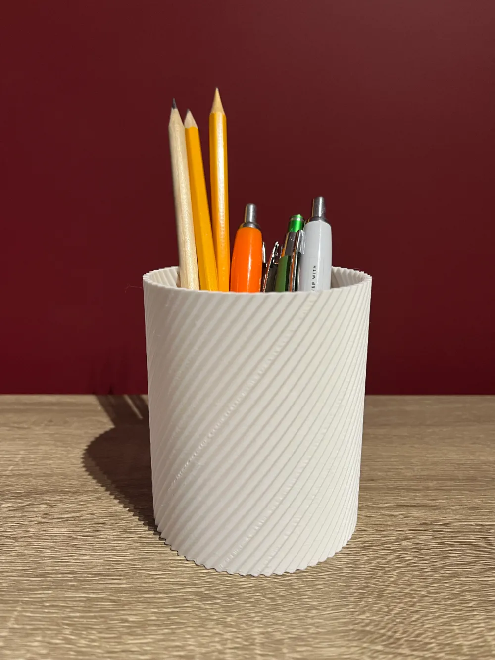 Minimal Wavy Holder by Richard95 - MakerWorld