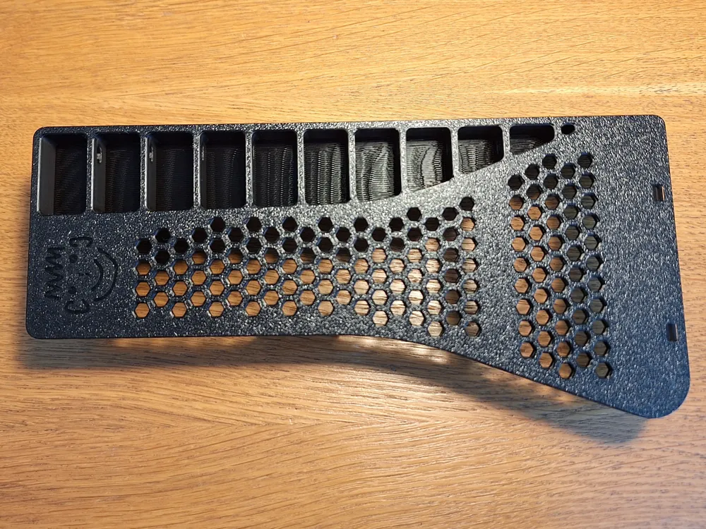 Wall holder for Sagemcom 5670 by t_o_r_a MakerWorld: Download Free 3D ...