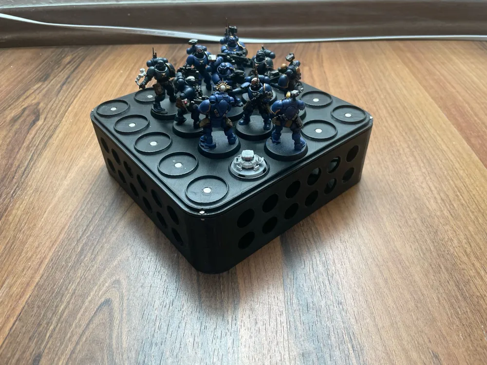 Minis 25-32mm 5x5 Base Travelbox 40k by Marschmellow0815 MakerWorld ...