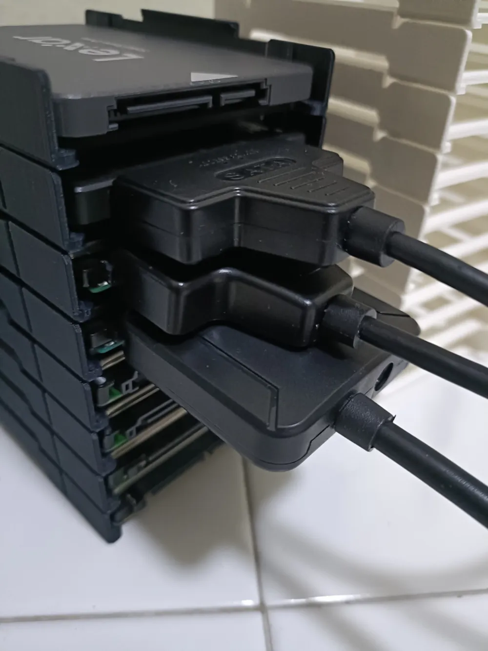 Toolless Stackable 2.5" HDD/SSD cage by Zer0s - MakerWorld