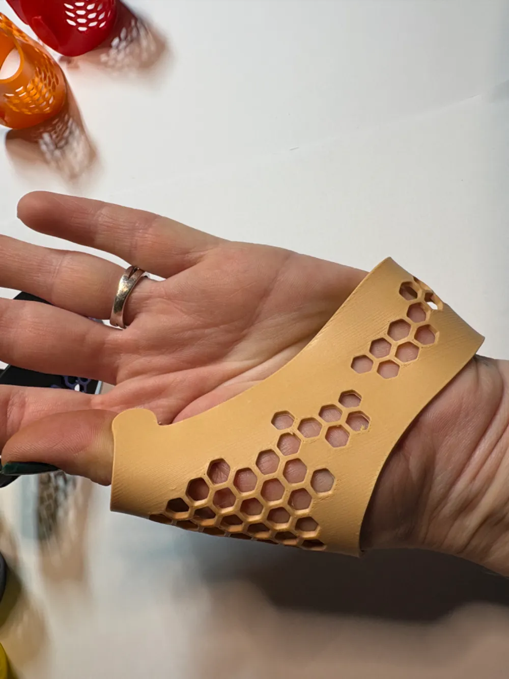 Left Thumb Brace CMC+MCP brace V2 by familieKP MakerWorld: Download ...