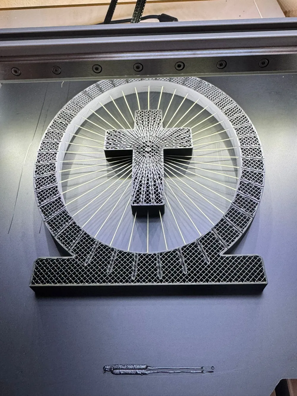 Cruz de String Art – decoración moderna con efecto de hilo - Modelo de ...