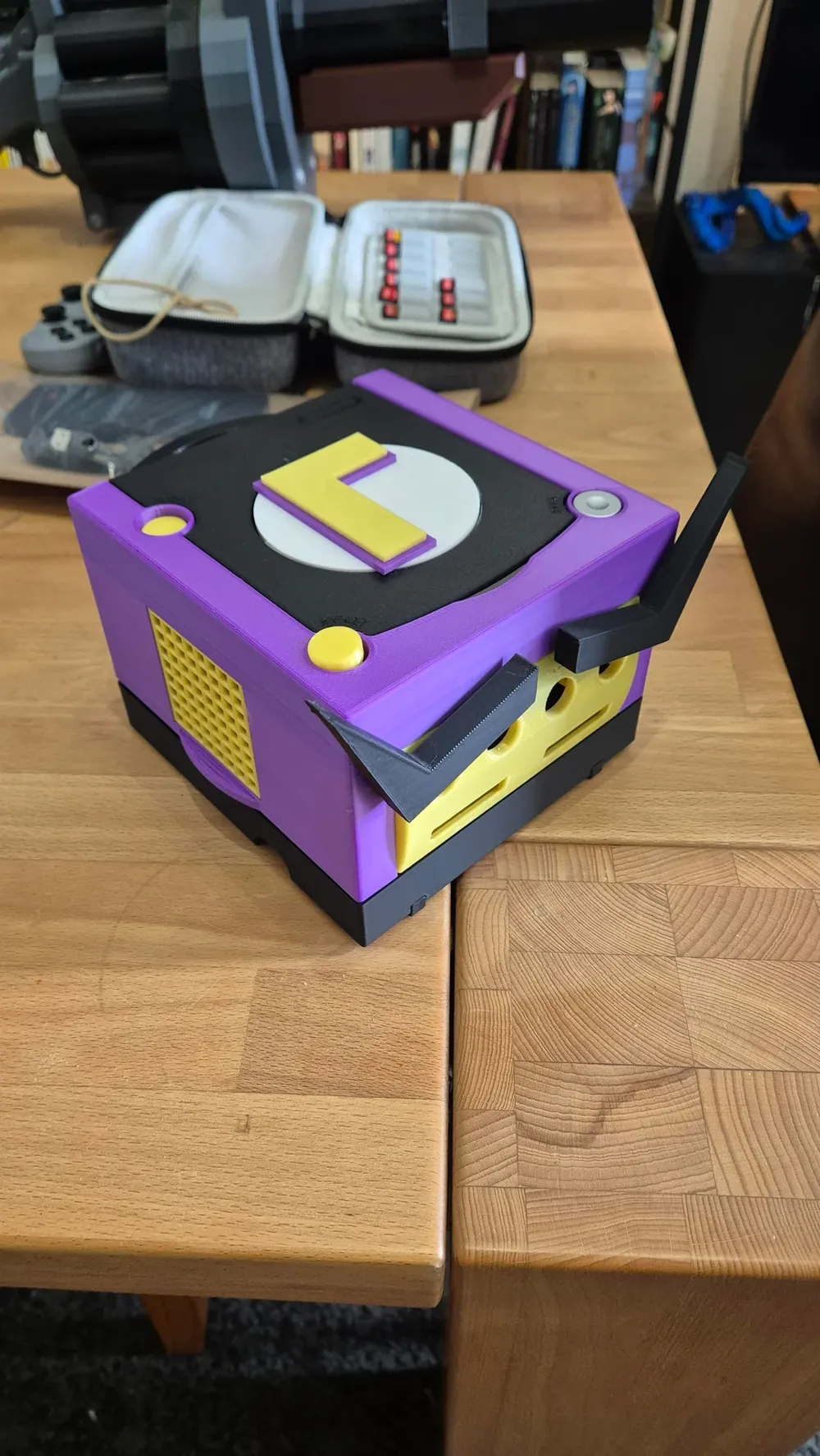 Gamecube custom shell. The "WACUBE" Remixed by Bits´Primus MakerWorld: Download Free 3D Models