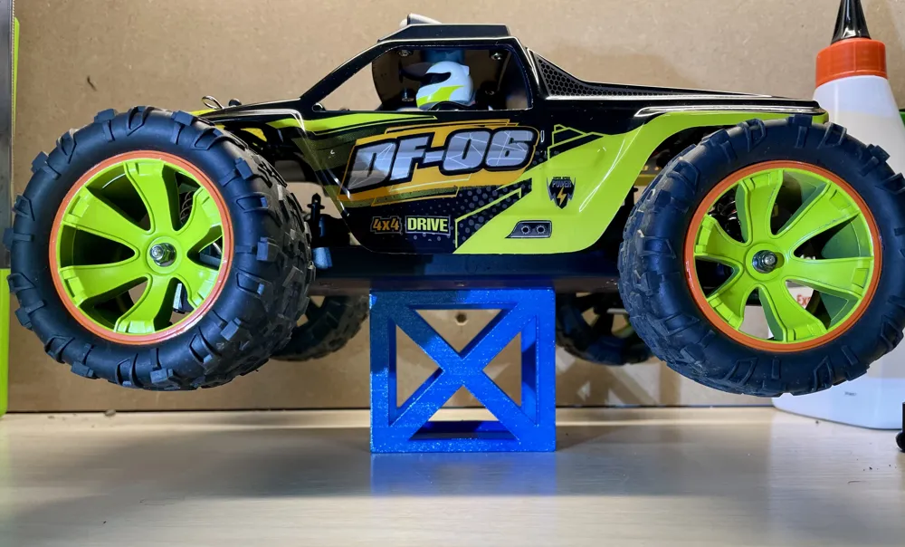 RC Car Stand 1:14 DF-06 Evolution by H3llron - MakerWorld