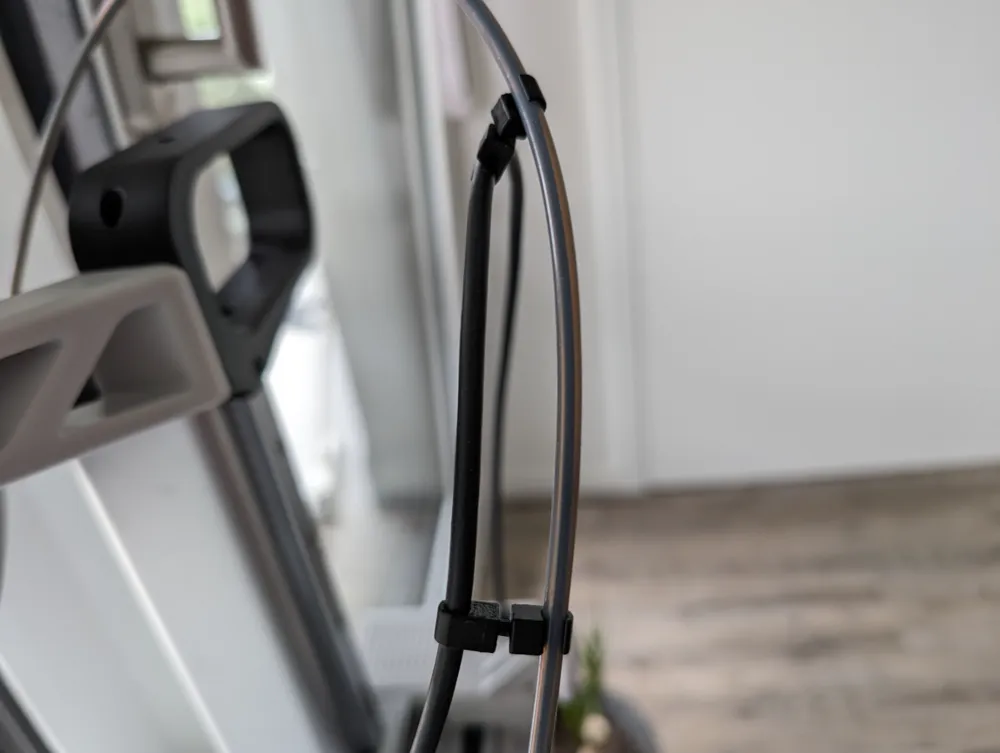Cable clip with 360 degree rotation by D4V3IG - MakerWorld