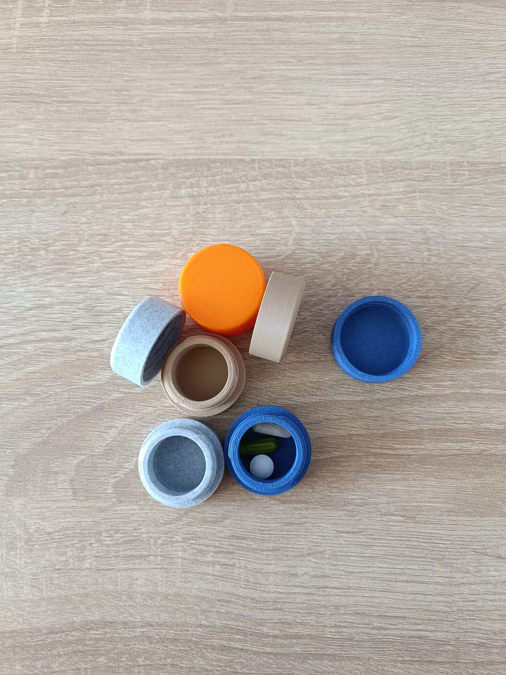 Pill box to go - Free 3D Print Model - MakerWorld