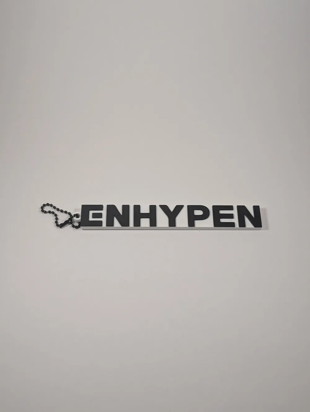 Chaveiros Abridor de Latas/Salva Unhas com o Logo Enhypen - Modelo ...