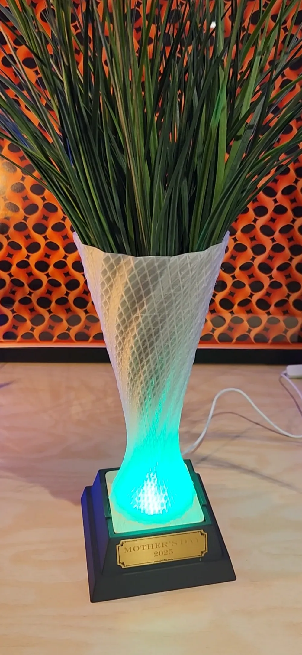 Trophy Vase and LED Trophy Base by Embrace Making MakerWorld: Download ...
