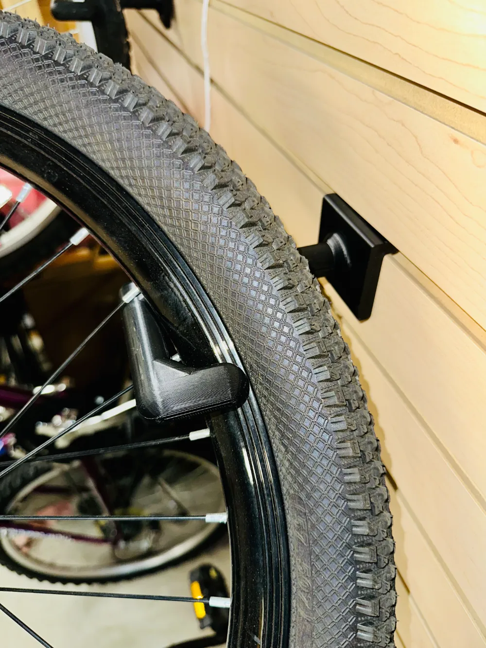 Bicycle Hook for Slatwall by gilins - MakerWorld