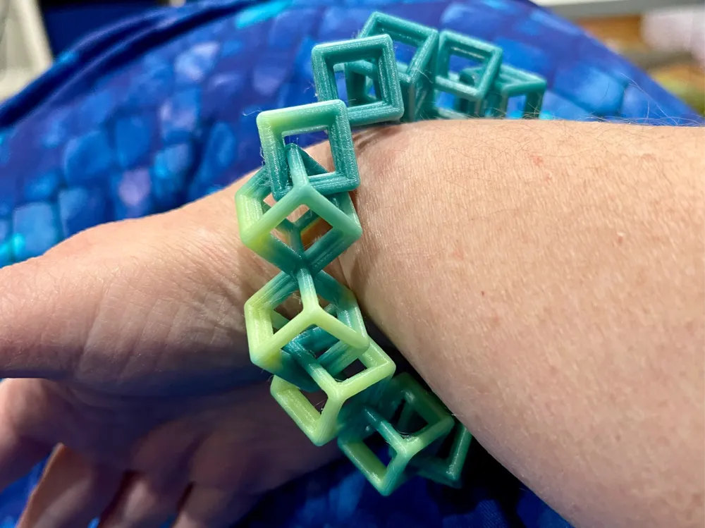 Cube loop bangle by Purple Pterodactyl - MakerWorld