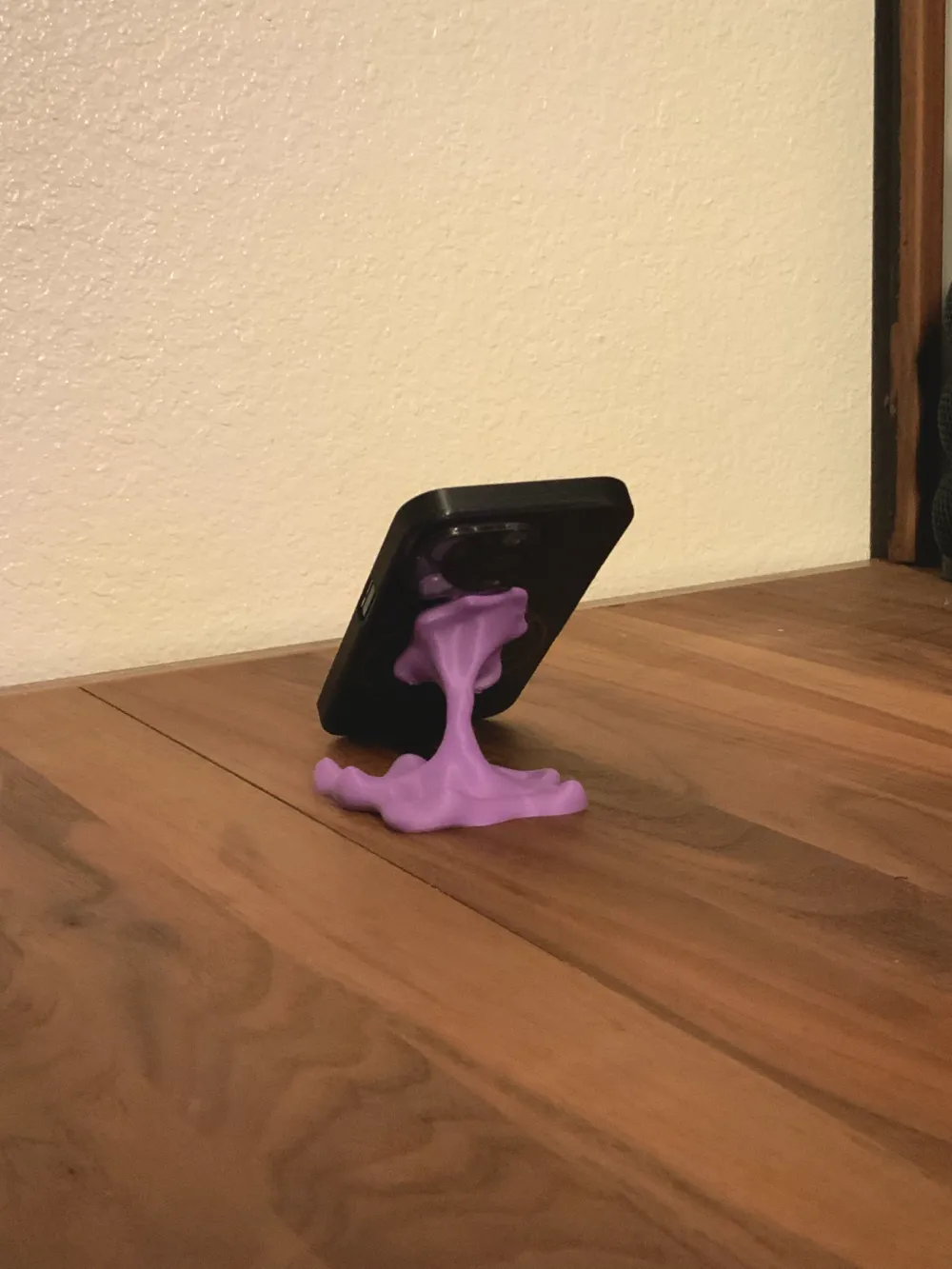 Gum Phone Stand Experimental by Melted Plastic - MakerWorld