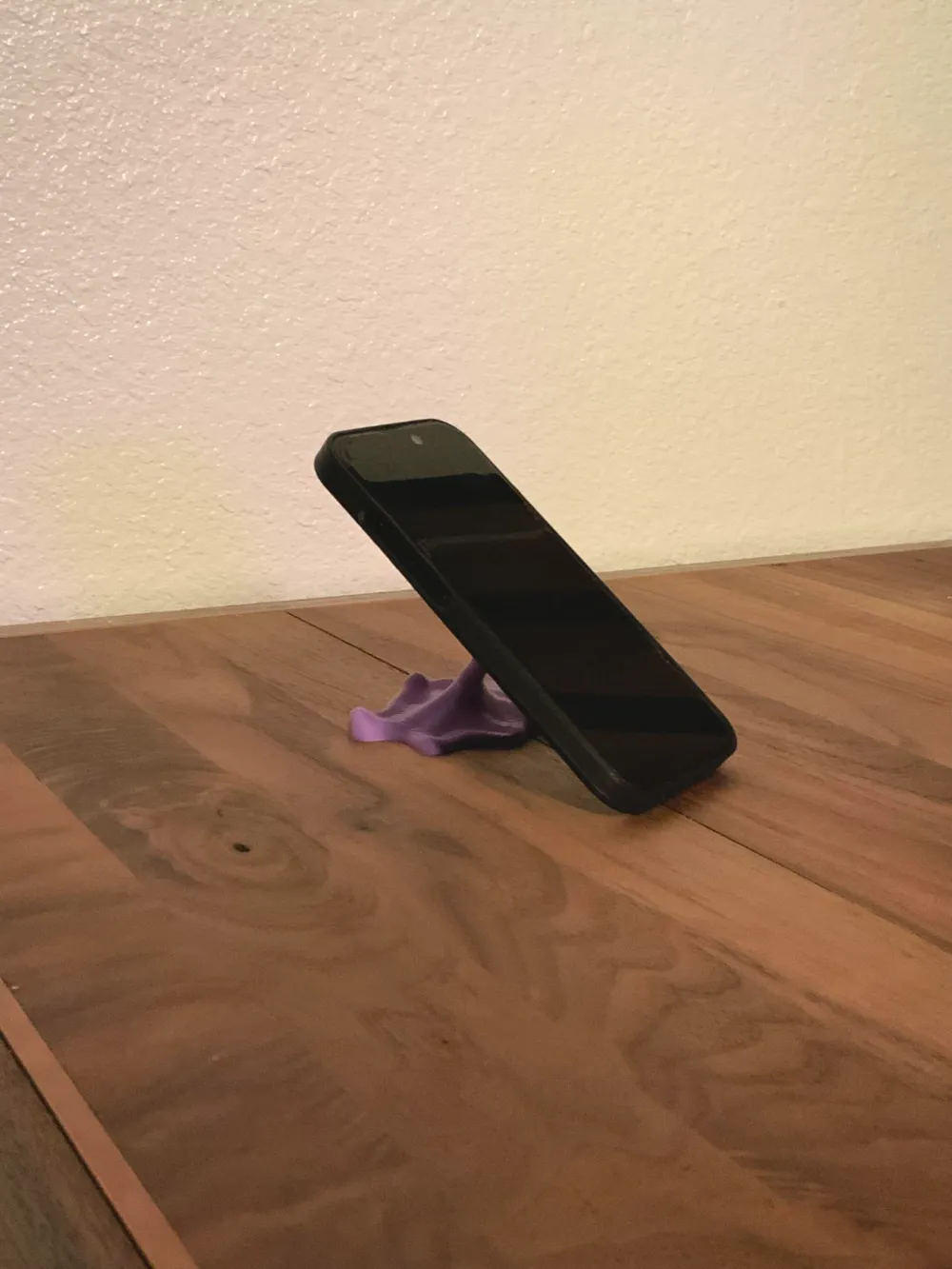 Gum Phone Stand Experimental by Melted Plastic - MakerWorld