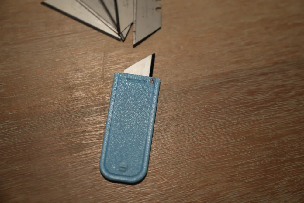 DEWALT Utility Blade Compact Knife by Steph&Barry MakerWorld: Download ...